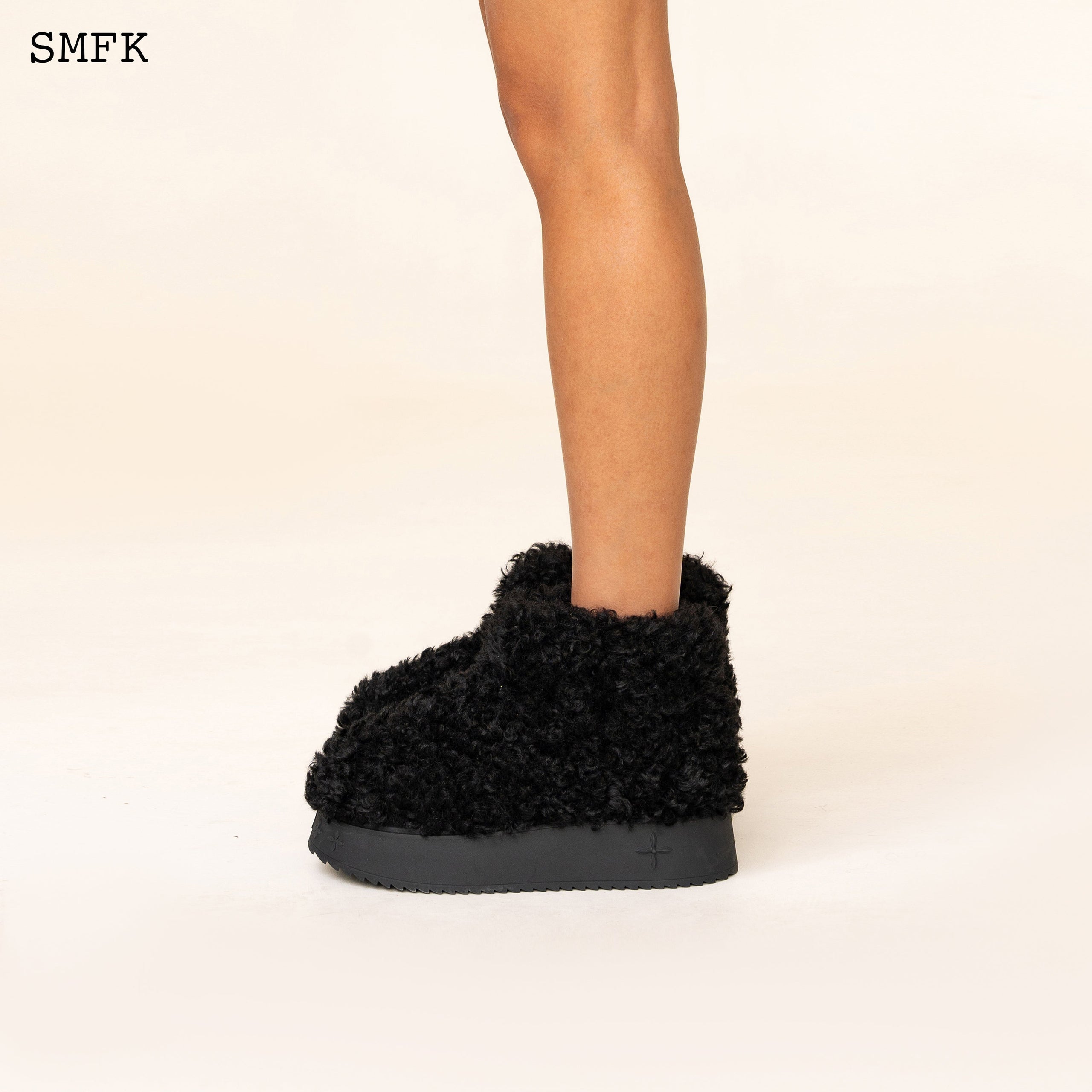 Compass Woolly Black Fluffy Short Boots – SMFK Official